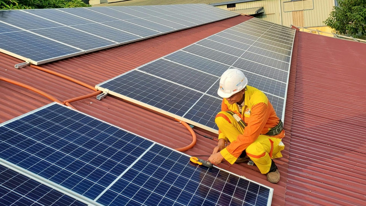 European solar maker enters US market with low-profile panels aimed at ...