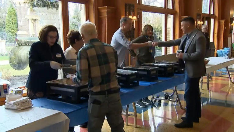 Chicago alderman hosts pancake breakfast to raise funds for CPD ...