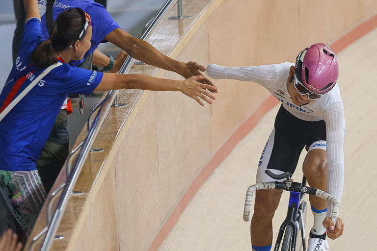 Food delivery rider steals show at Asian track championships; PH para ...