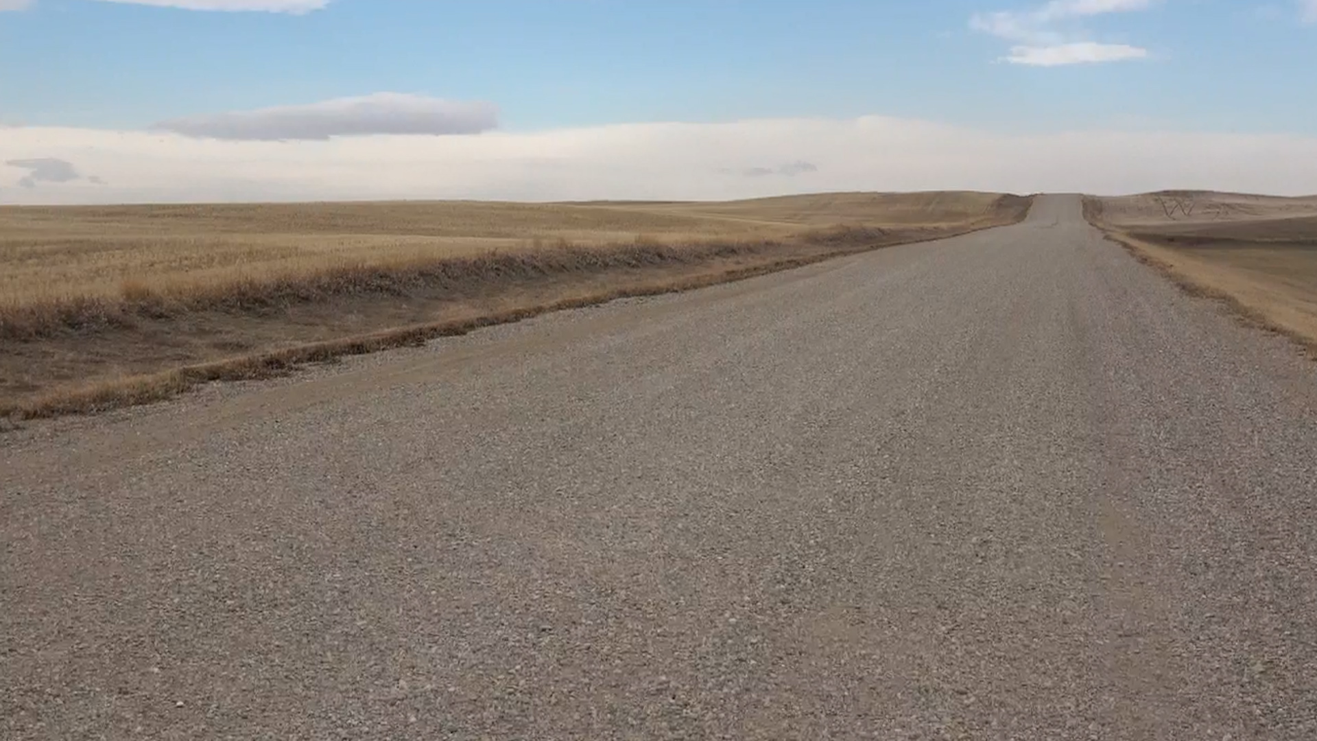 Road on Alberta-Montana border to close to Canadians