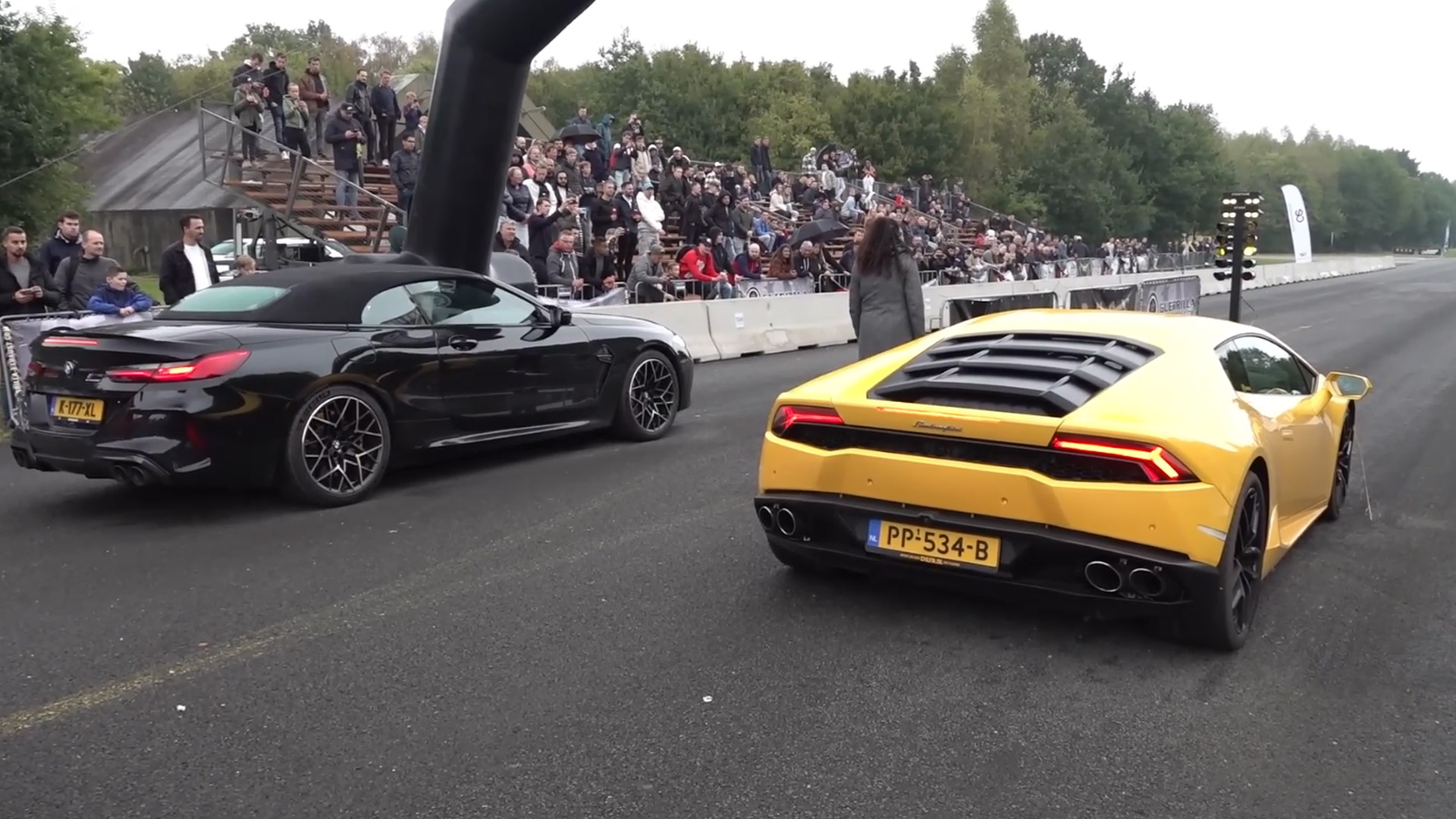 BMW M8 trying to defeat Lamborghini Huracan in drag race battle