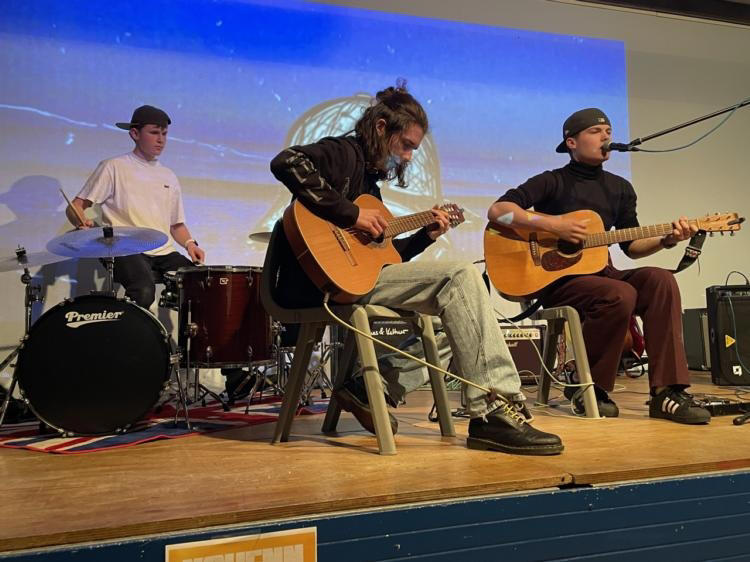Retenu dans l’équipe de Florent Pagny à l’émission « The Voice », le ...