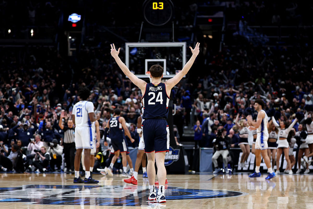 UConn freshman Braylon Mullins hits half-court buzzer beater to shock ...