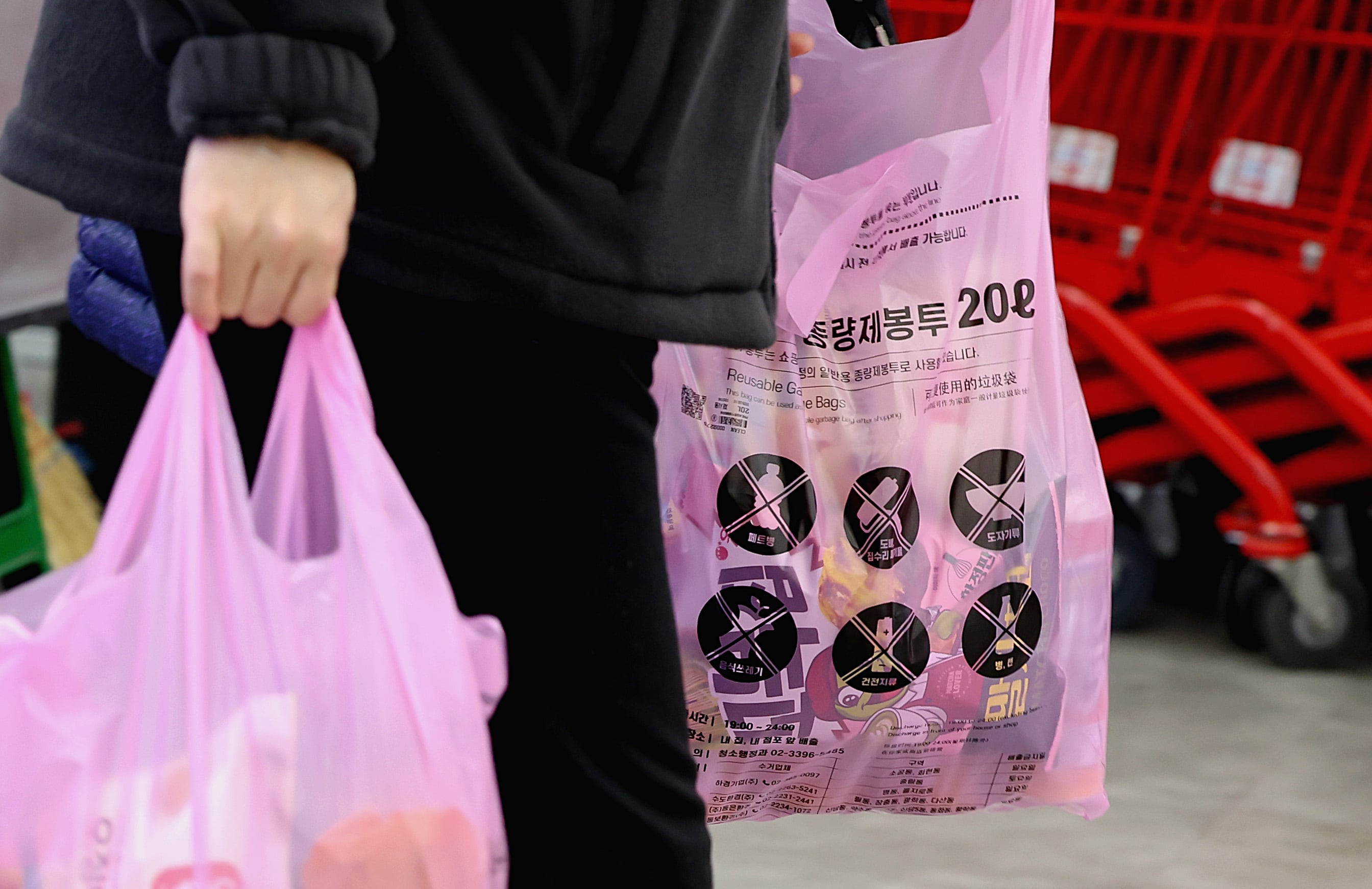 Minister allows regular bags as volume-based garbage bags shortage looms