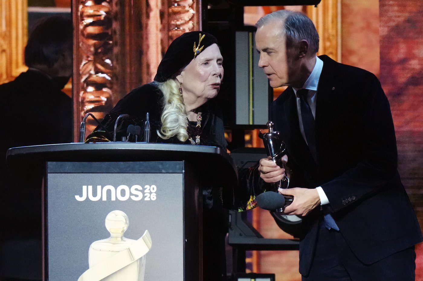 Photo gallery: Joni Mitchell sings onstage at the Junos