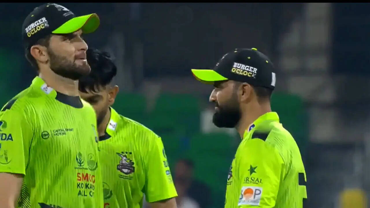 'Fakhar Zaman toh gaya, Afridi ki ...': Pakistan greats lash out after ...