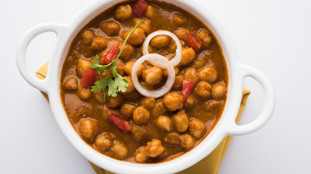 10 iconic foods you must try in Amritsar at least once