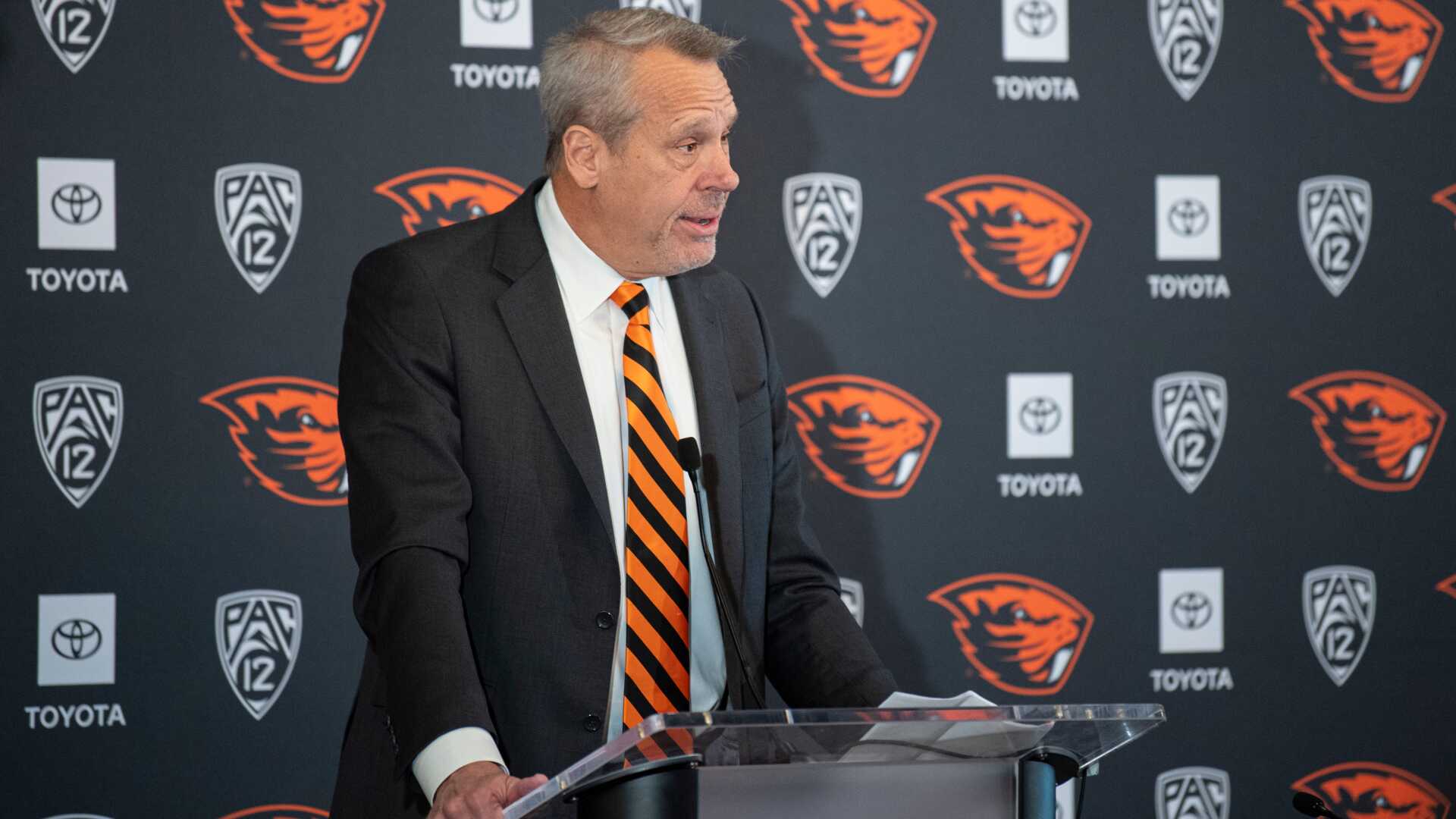 Oregon State AD Scott Barnes to retire in August