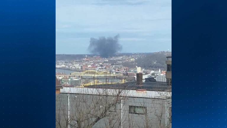 3-alarm structure fire burns in Pittsburgh