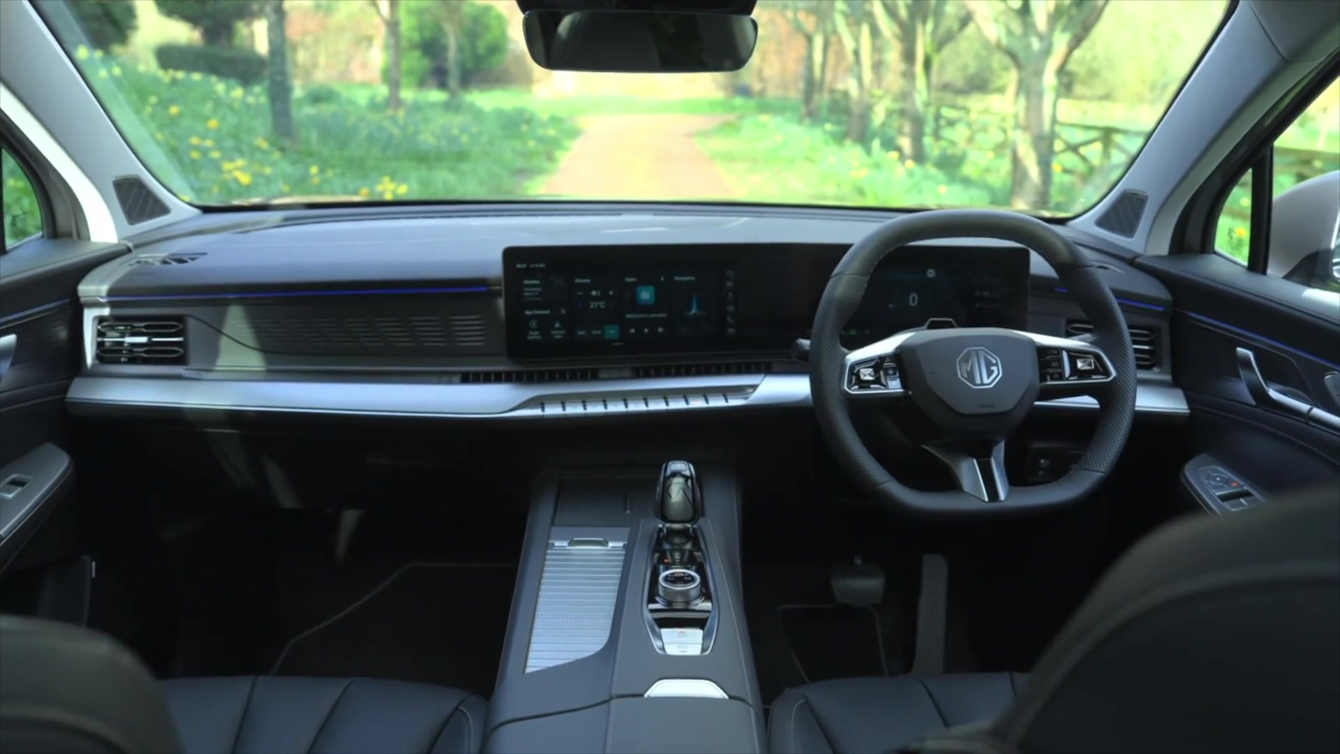 The new MGS9 plug-in hybrid in Camden grey interior design