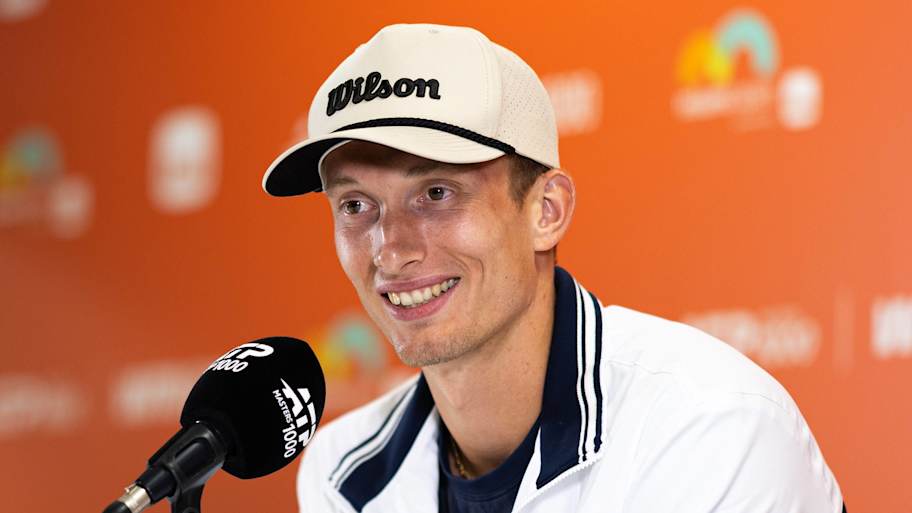Jiri Lehecka’s GF Lucka Neumannova stuns in white Miami Open final ...