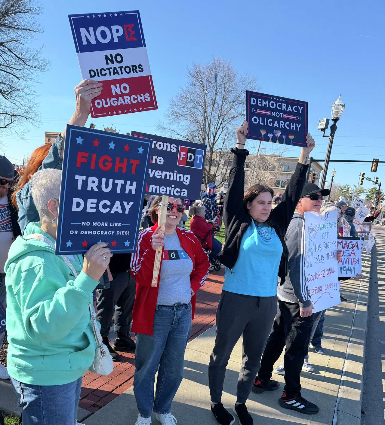 About 1,700 attend 'No Kings' protest at Edwardsville City Park