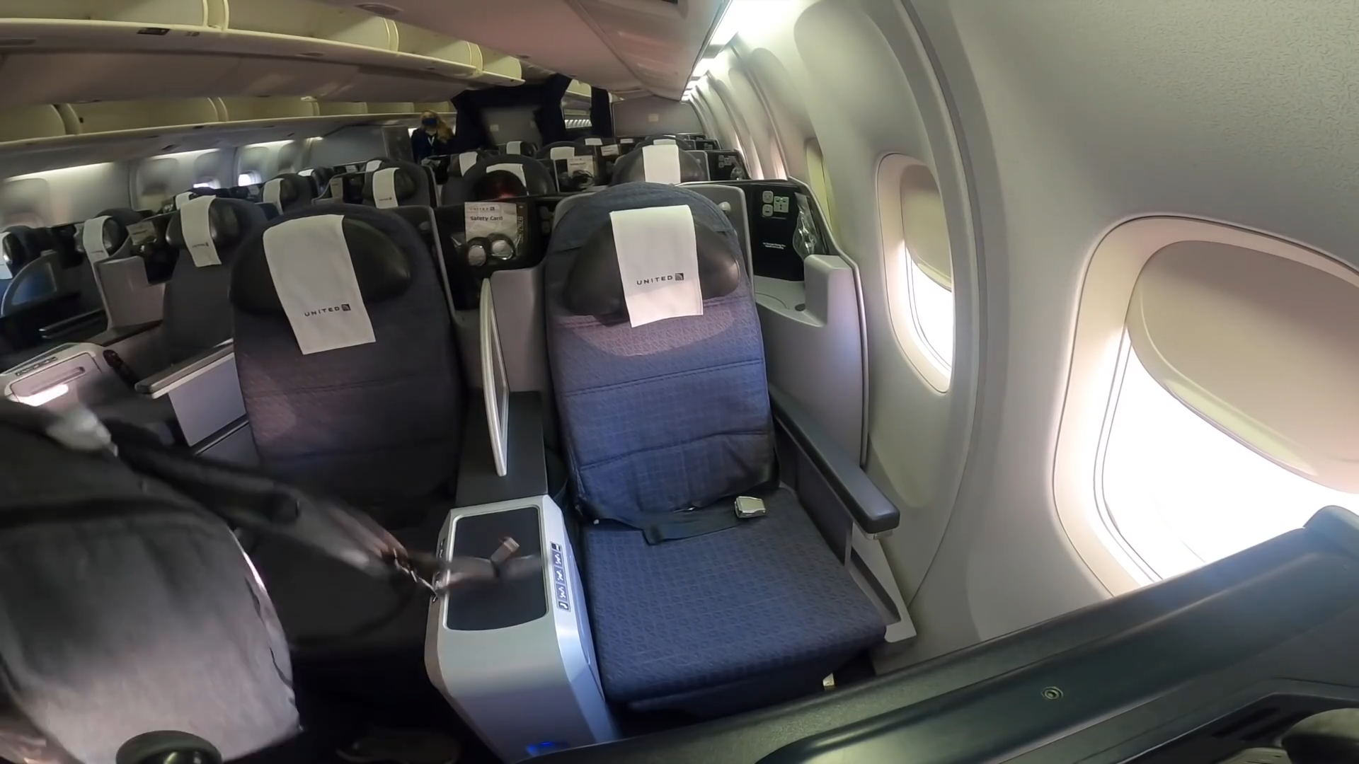 This is business class? - What happened on this United flight shocked ...