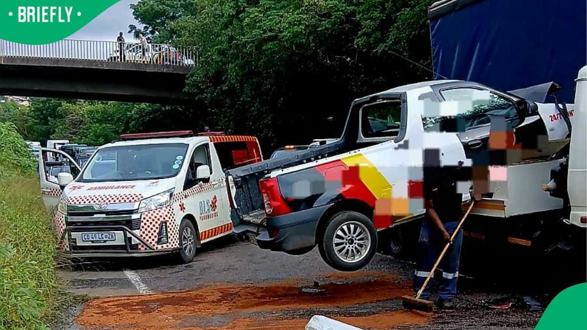 M7 Durban-bound crash leaves one dead after truck carrying bakkie ...