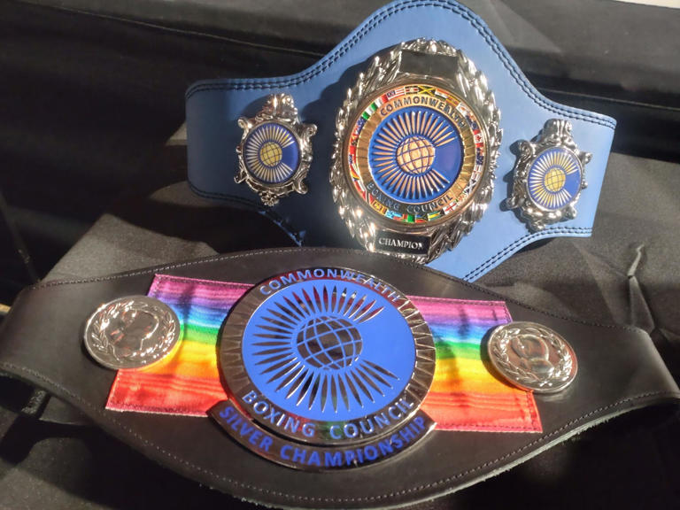 Doncaster crowd ecstatic as local boxer Hayden wins two Commonwealth belts