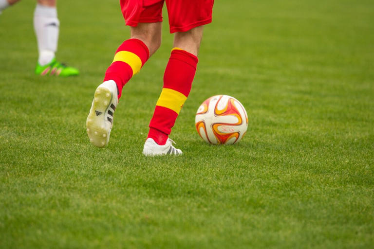 Le quotidien d’une petite équipe de football de l’Orne passionne des ...