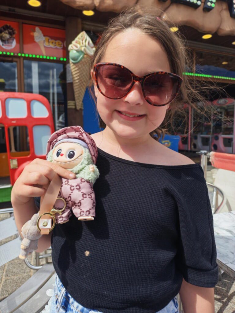 Girl dies after suspected eye strain from Roblox turned out to be tumour