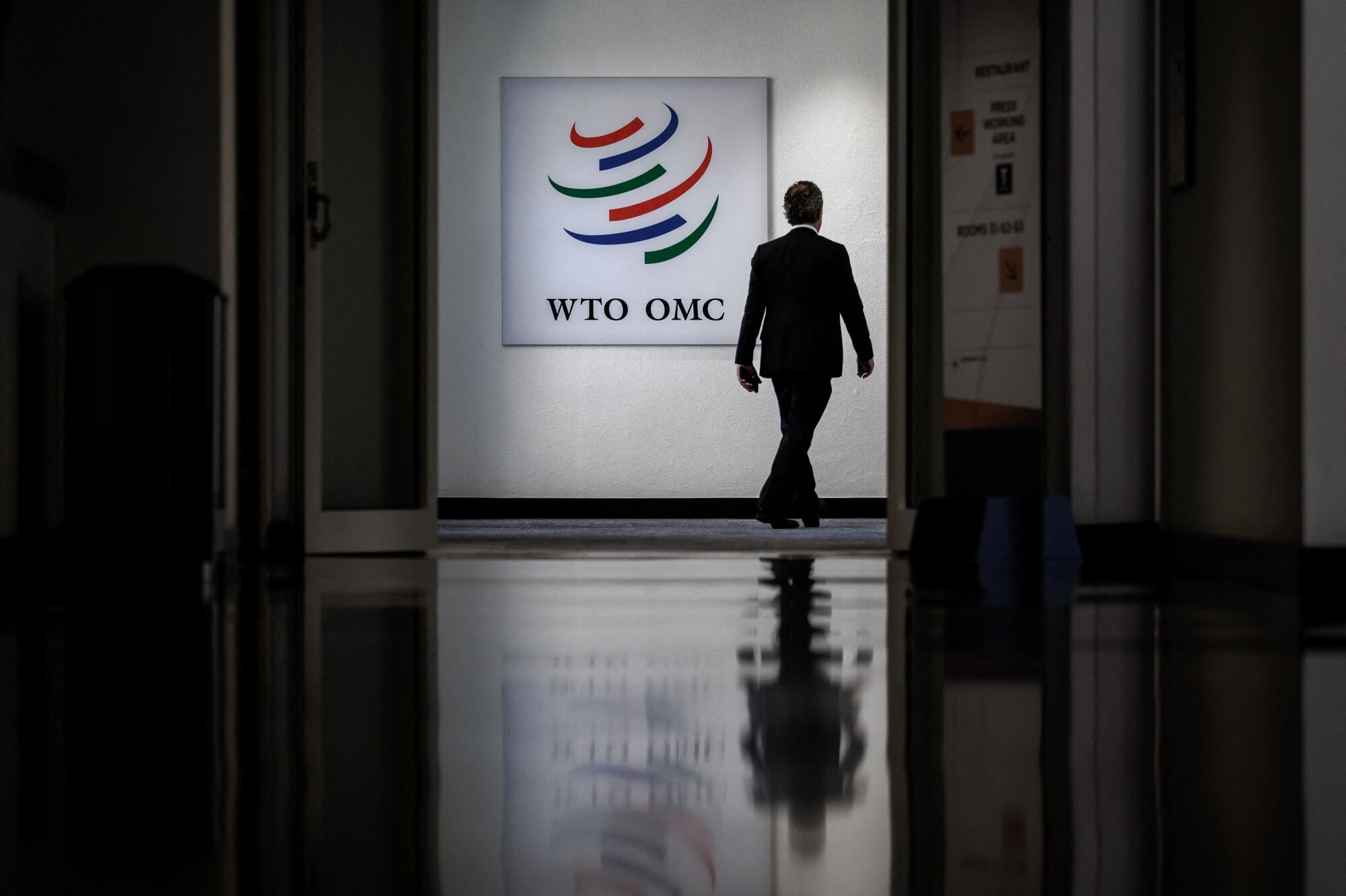 WTO members debate five-year extension of e-commerce tariff ban