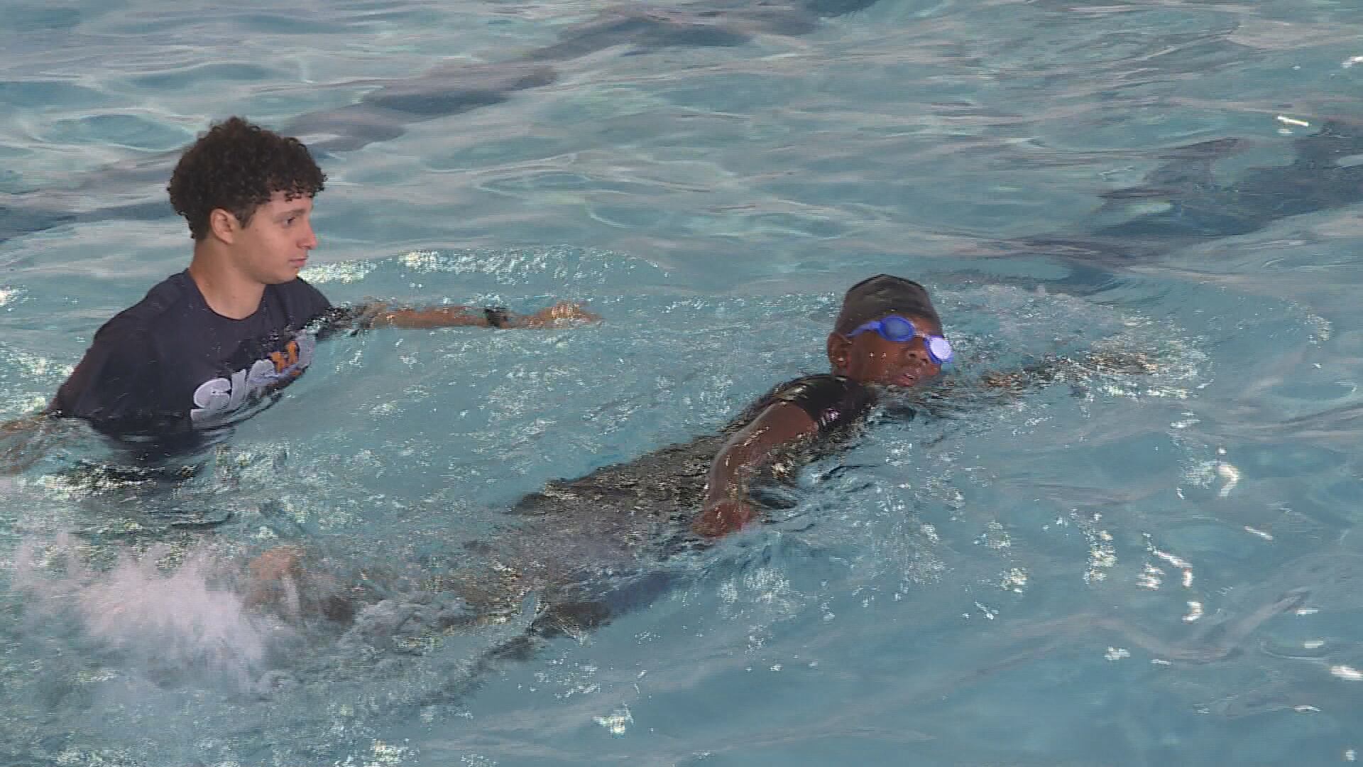 Swim school offers lessons ahead of summer season in Baton Rouge area