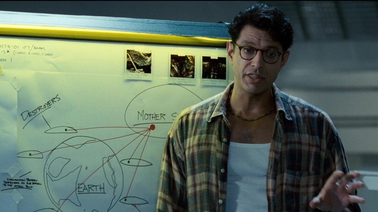 Dumb things we just ignored about these '90s movies