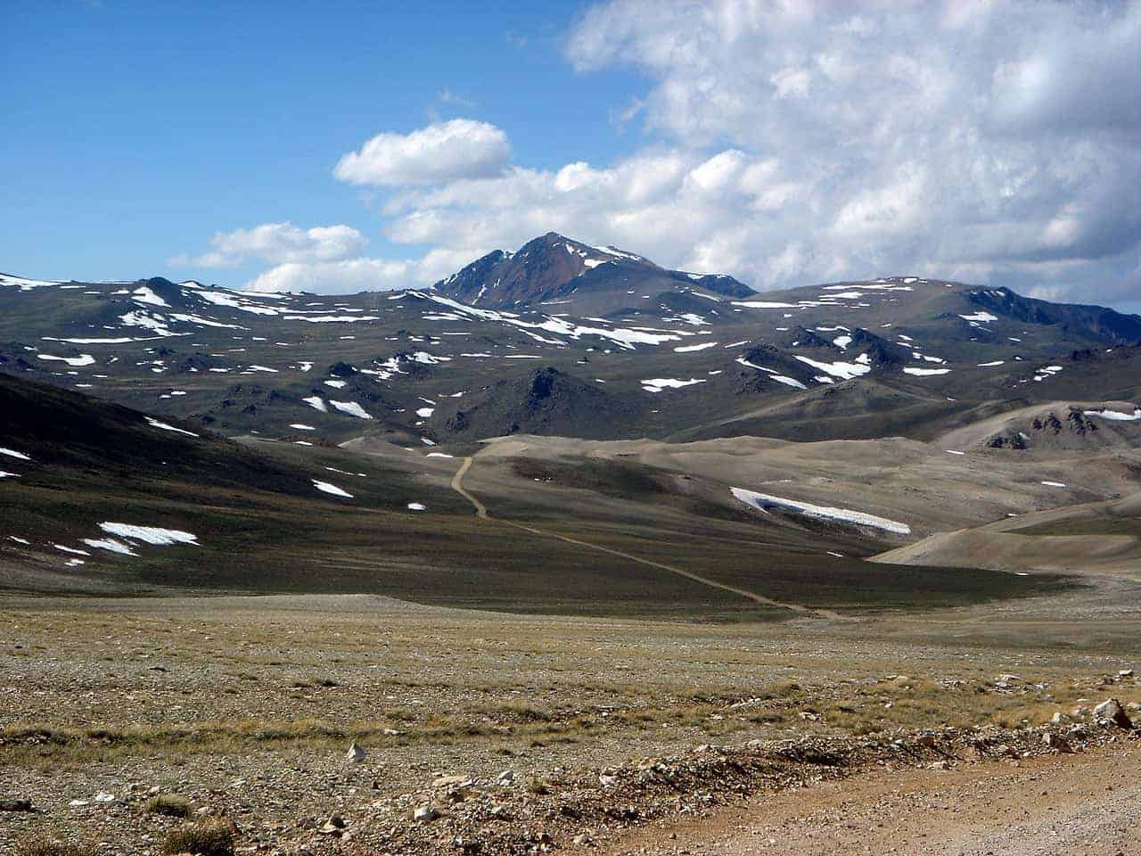 10 stunning mountains in California you need to climb at least once