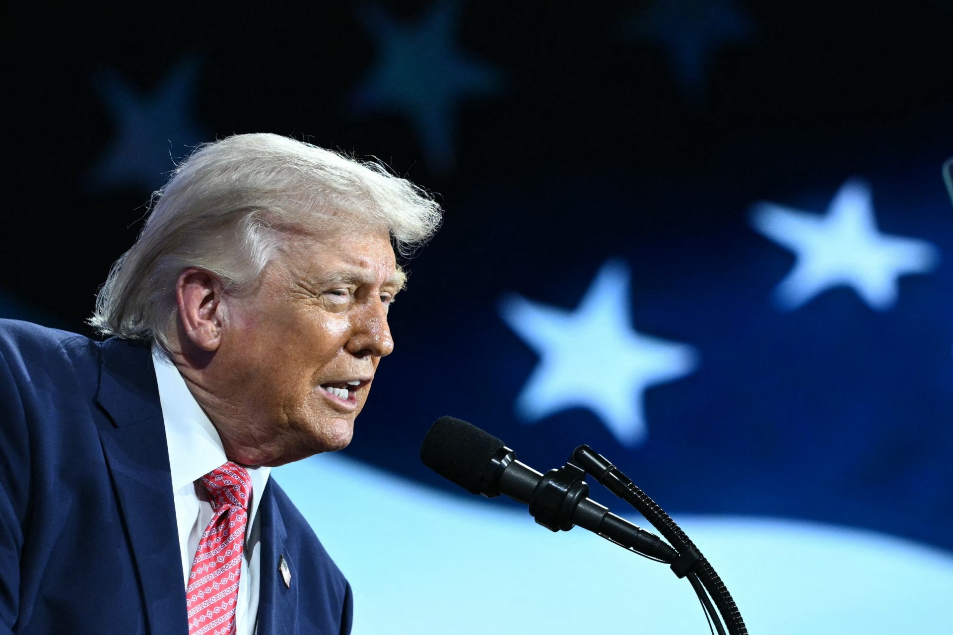 Trump threatens to 'completely obliterate' entire island to end war ...