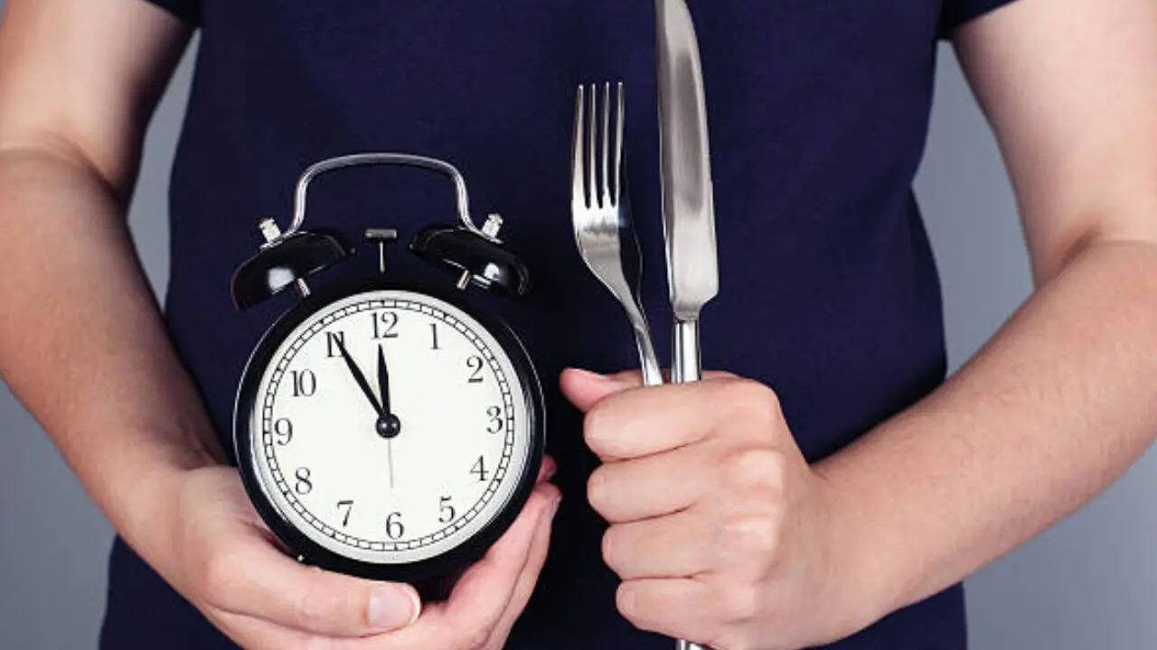 AIIMS doctor reveals what late-night dinners do to your body