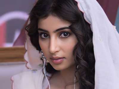 Amid Dhurandhar 2 storm, Yalina aka Sara Arjun gets mobbed at Wankhede ...