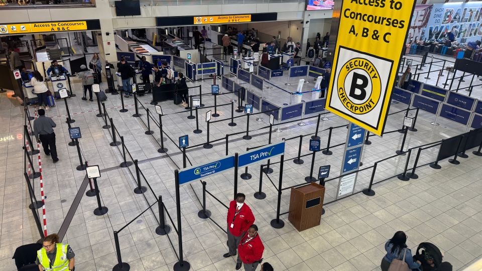 Airport wait times plummet from hours to minutes as TSA workers start ...