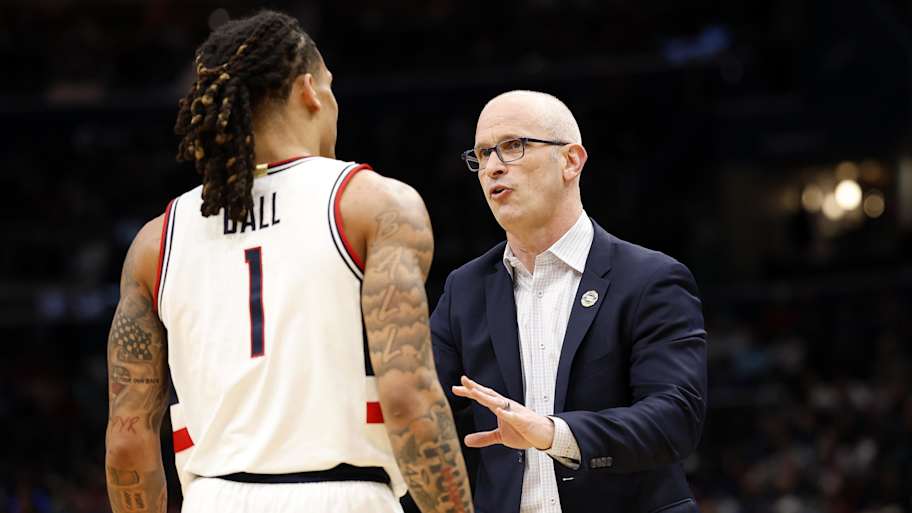 Dan Hurley reacts to UConn's 3-point struggles