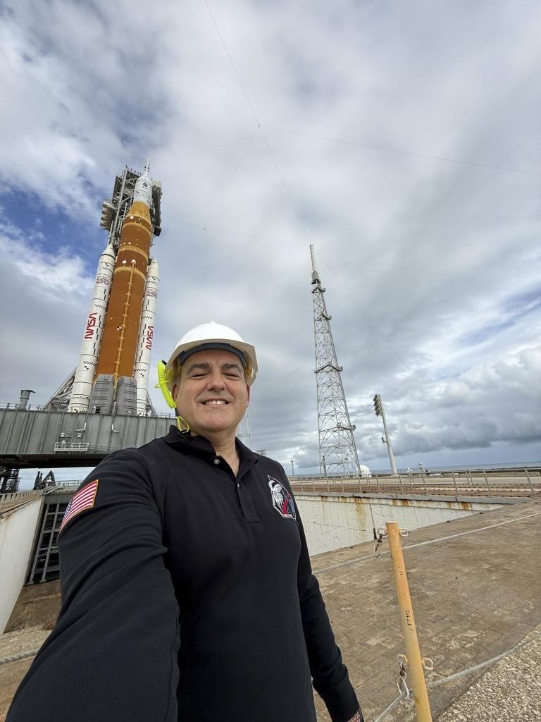 The Spanish engineer at NASA who will lead the first lunar base: "I ...