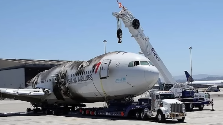 Watch how a Boeing 777 crashed just seconds before landing - "Too low ...