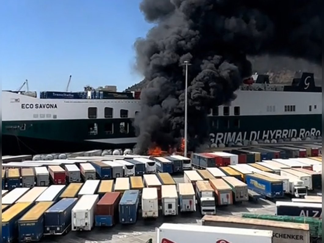 Barcelona: Major fire in the port brings cruise ships to standstill