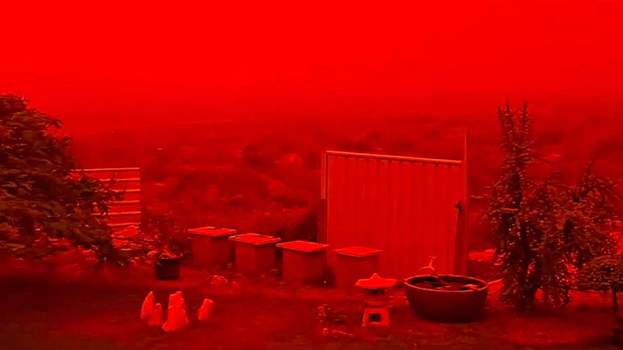Skies turn blood red over Western Australia