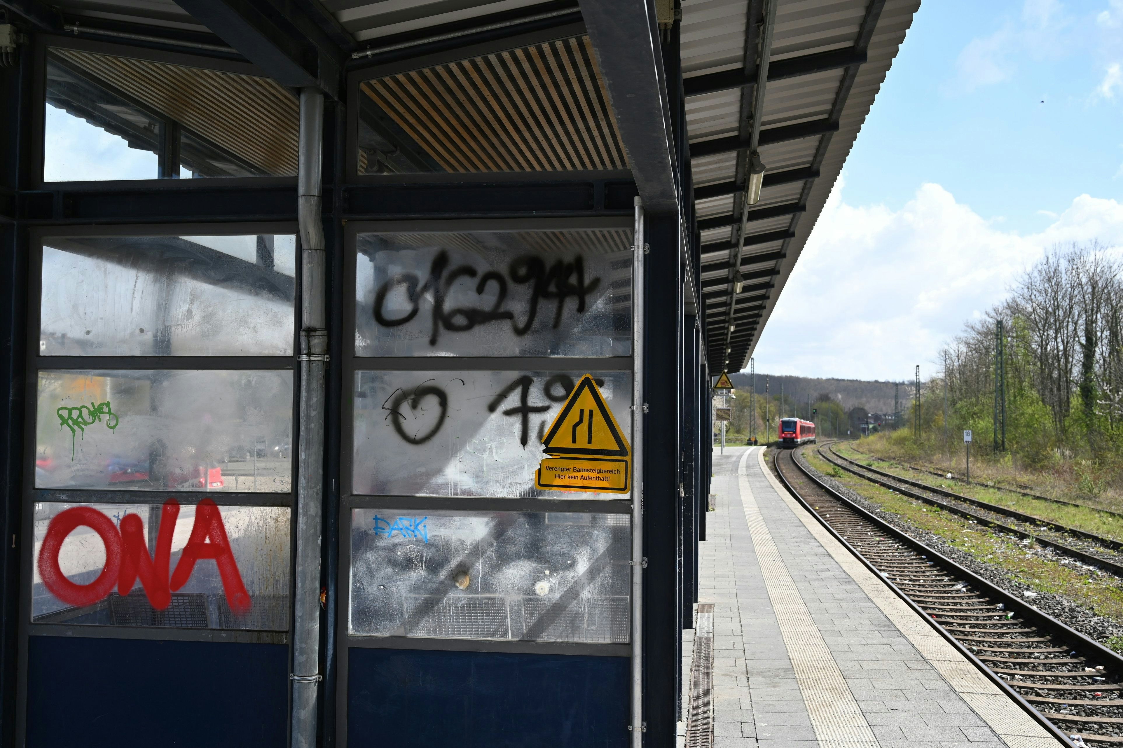 Schmutz und Graffiti: Bergheimer Bahnhof fällt auf vorletzten Platz im ...