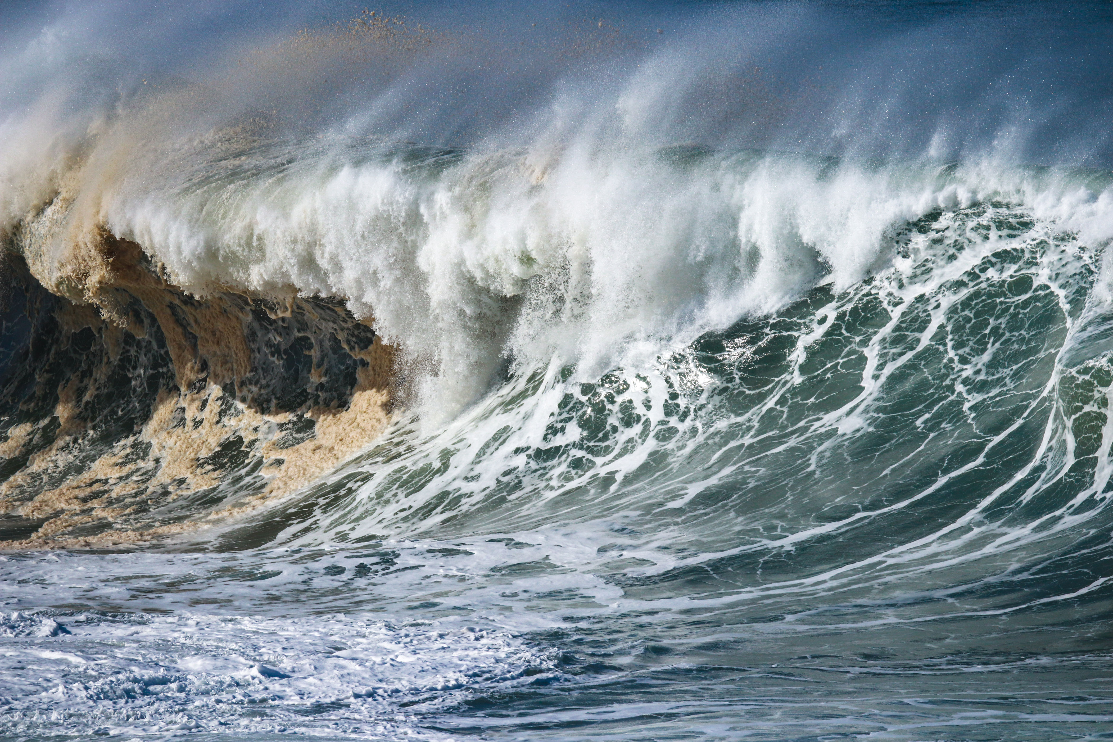 Hundreds of thousands warned of dangerous 15-foot waves
