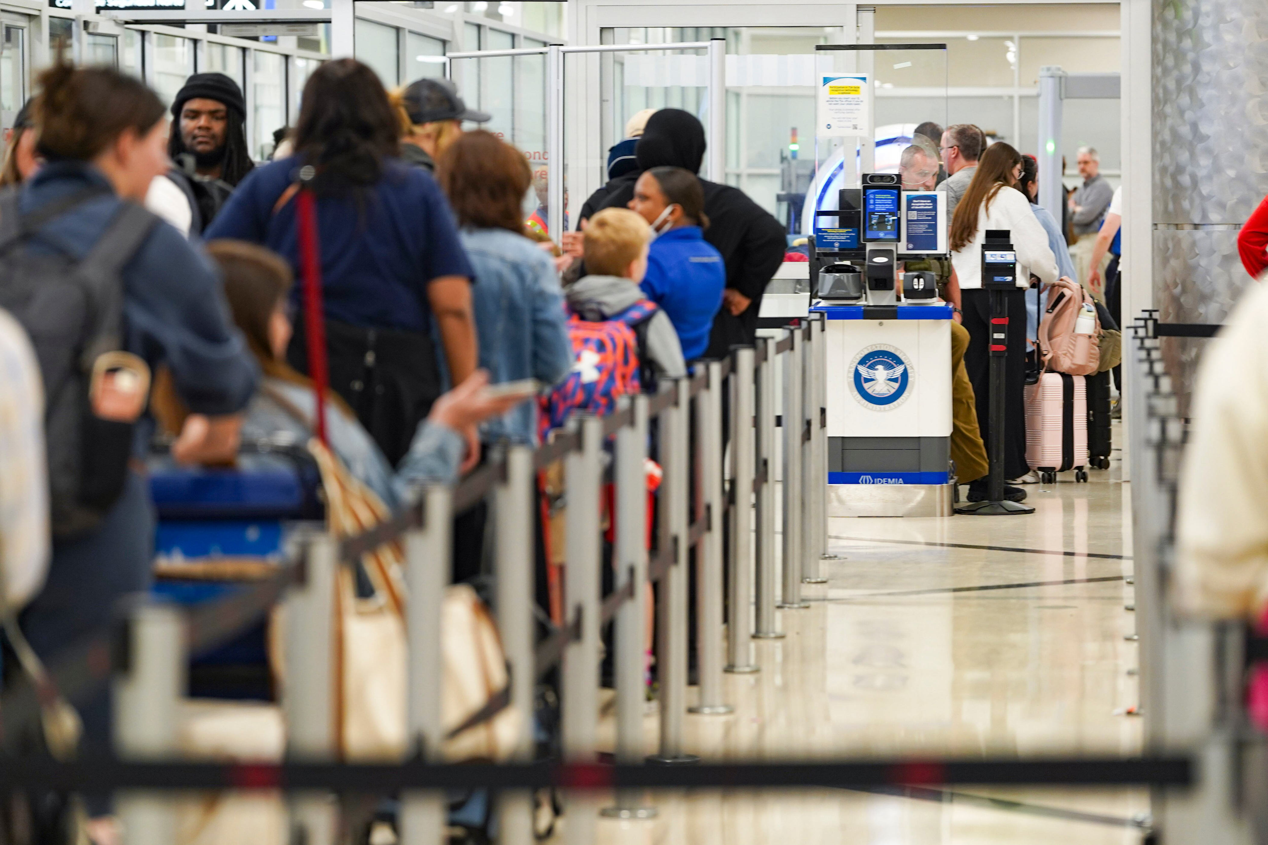 Most TSA workers receive paychecks for first time in over 6 weeks