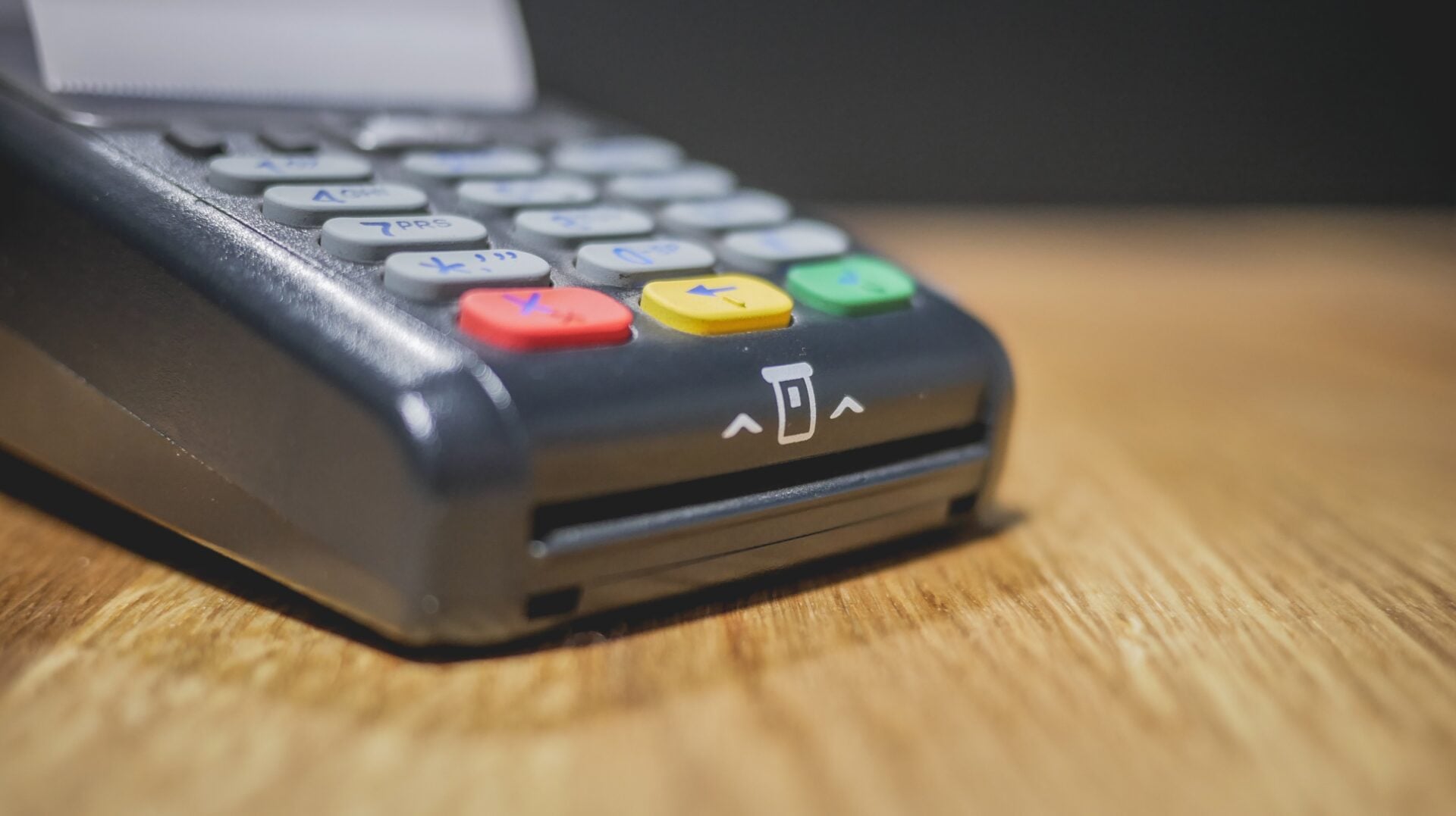Η Revolut σπάει το κατεστημένο