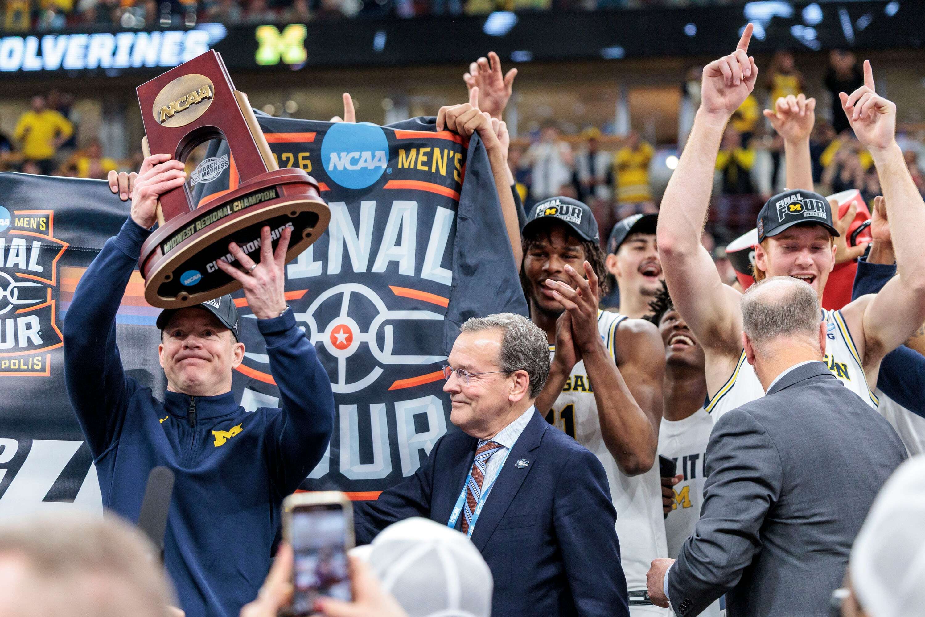 Dusty May’s son hit a 3, and Michigan’s bench went absolutely crazy