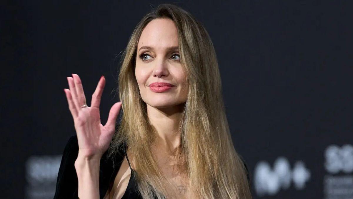 Angelina Jolie's 'strange' appearance at China fashion show sparks ...