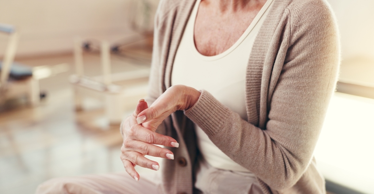 7 easy carpal tunnel treatments that actually relieve numbness and tingling