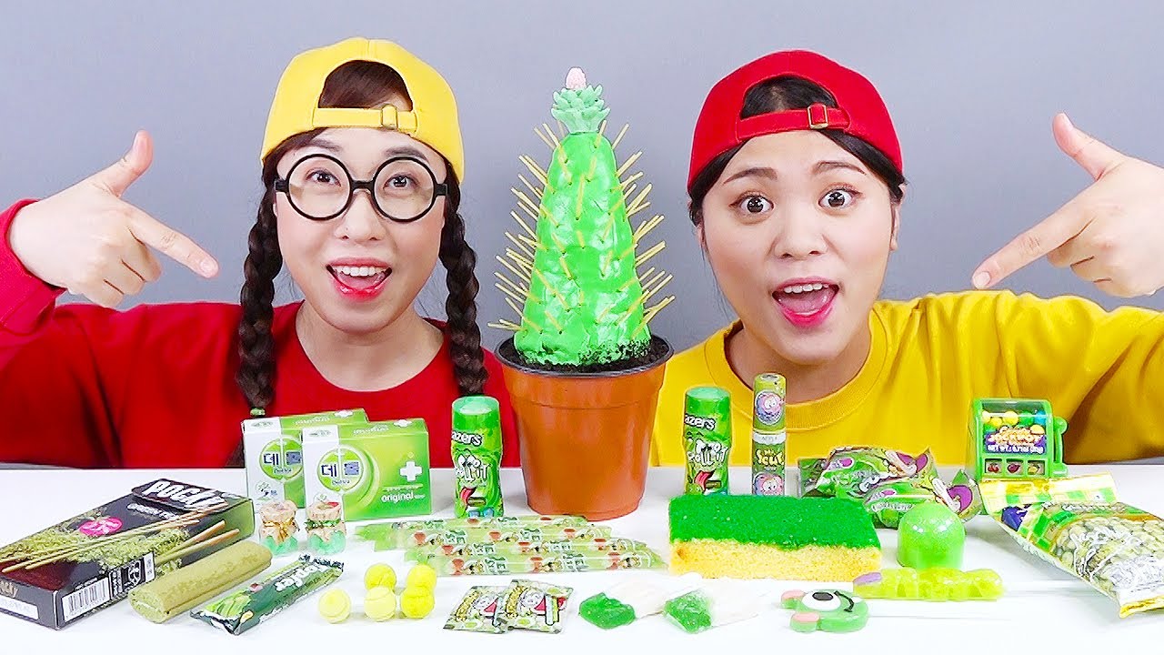 Es krim kue coklat makanan penutup hijau mukbang DONA
