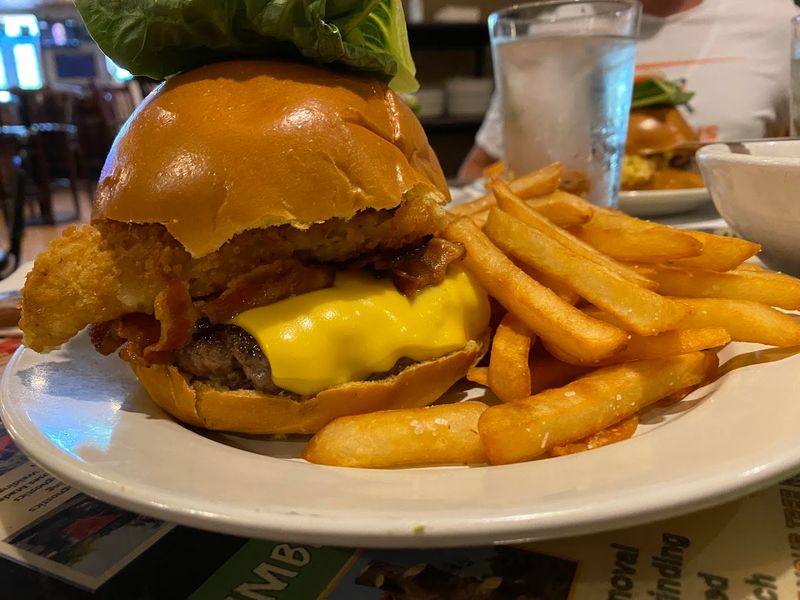 This New Jersey lakeside tavern serves up stunning waterfront views for ...