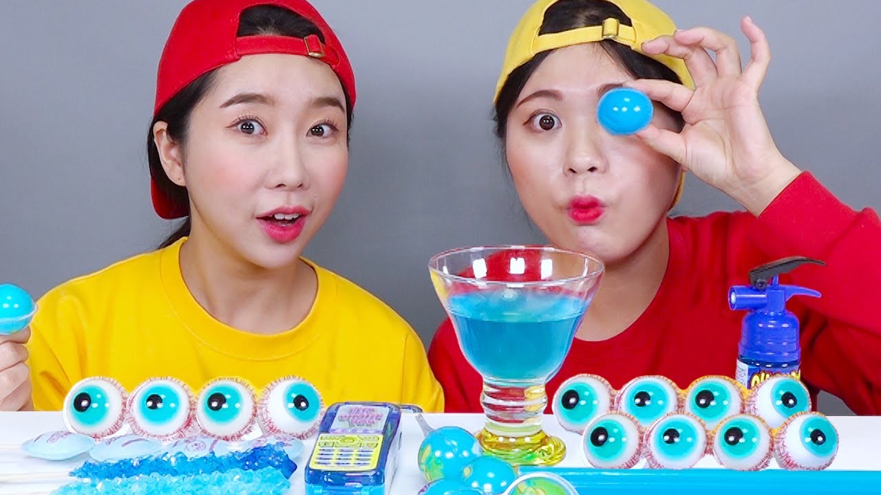 Tantangan makanan jelly biru vs jelly hijau DONA