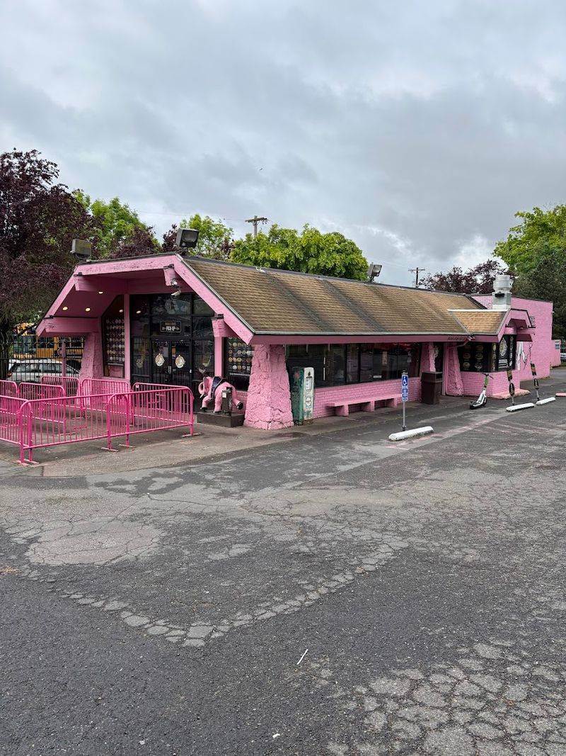 This iconic Oregon doughnut shop is famous for its wild flavors and ...