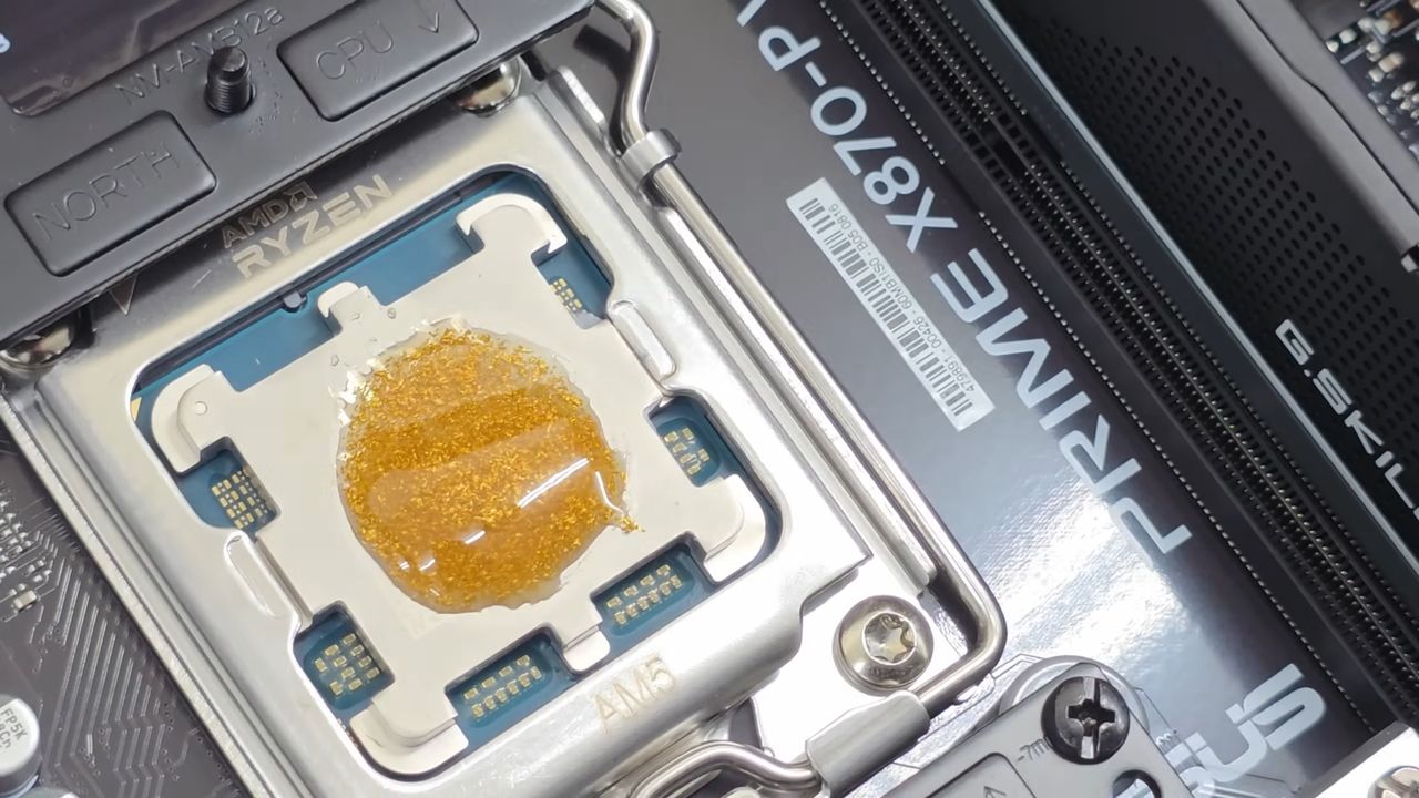 This thermal paste made from gold leaf and honey is edible, delicious ...