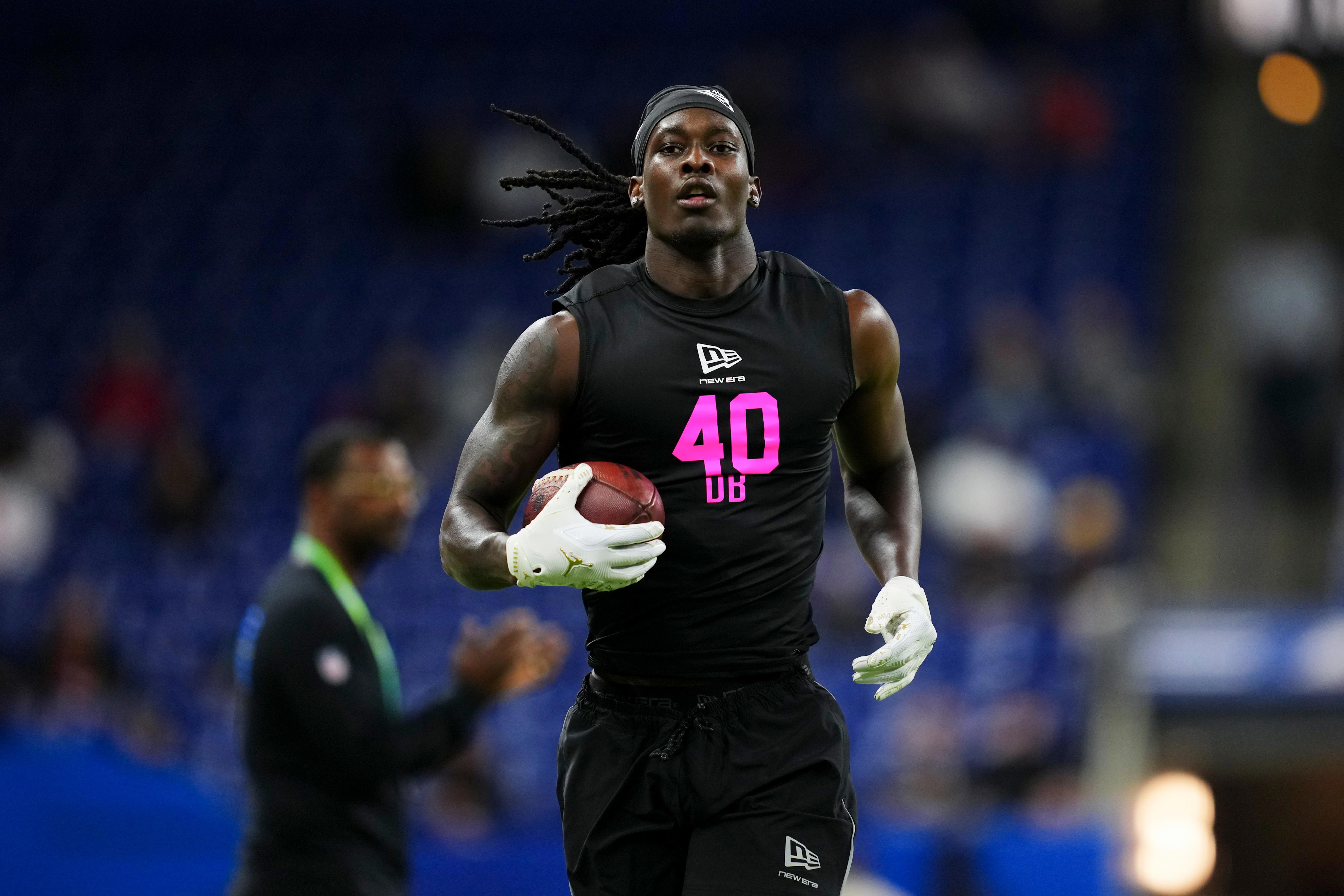 Who did the Vikings land in CBS Sports' latest 2026 NFL mock draft?