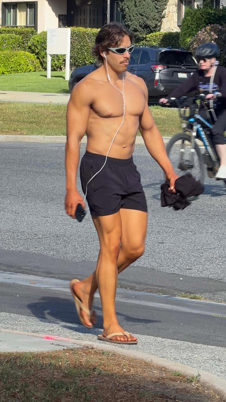 Arnold Schwarzenegger’s love child Joseph Baena shows buff physique ...