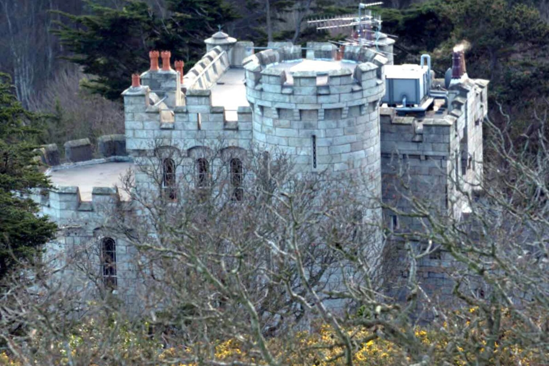 ¿Qué fue de Enya? De arrasar en los 90 a vivir aislada en un castillo