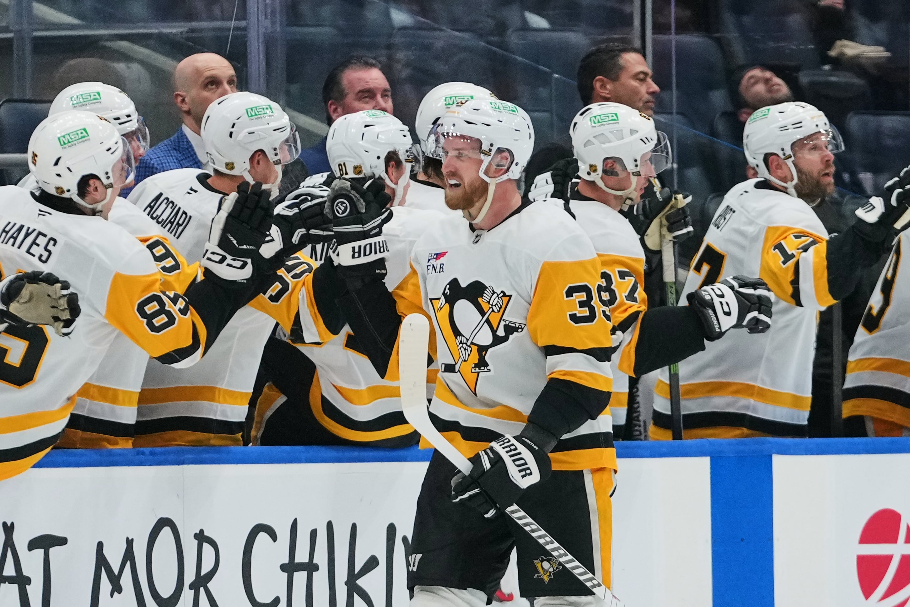 Mantha, Crosby lift Penguins in playoff race
